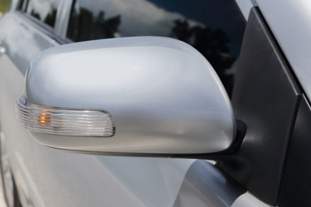 Useful, safe and compulsory: the turn signal on the car